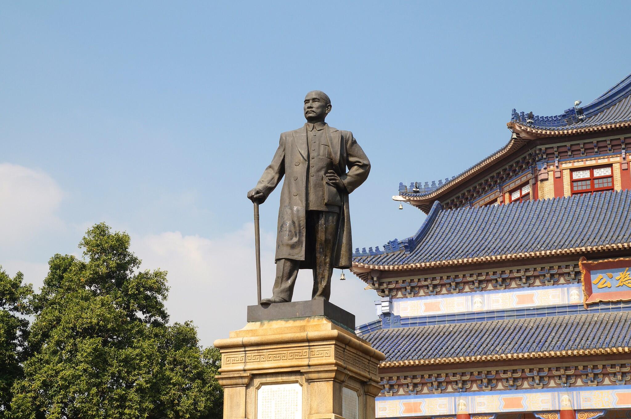 Discover the History of the Mao Suit